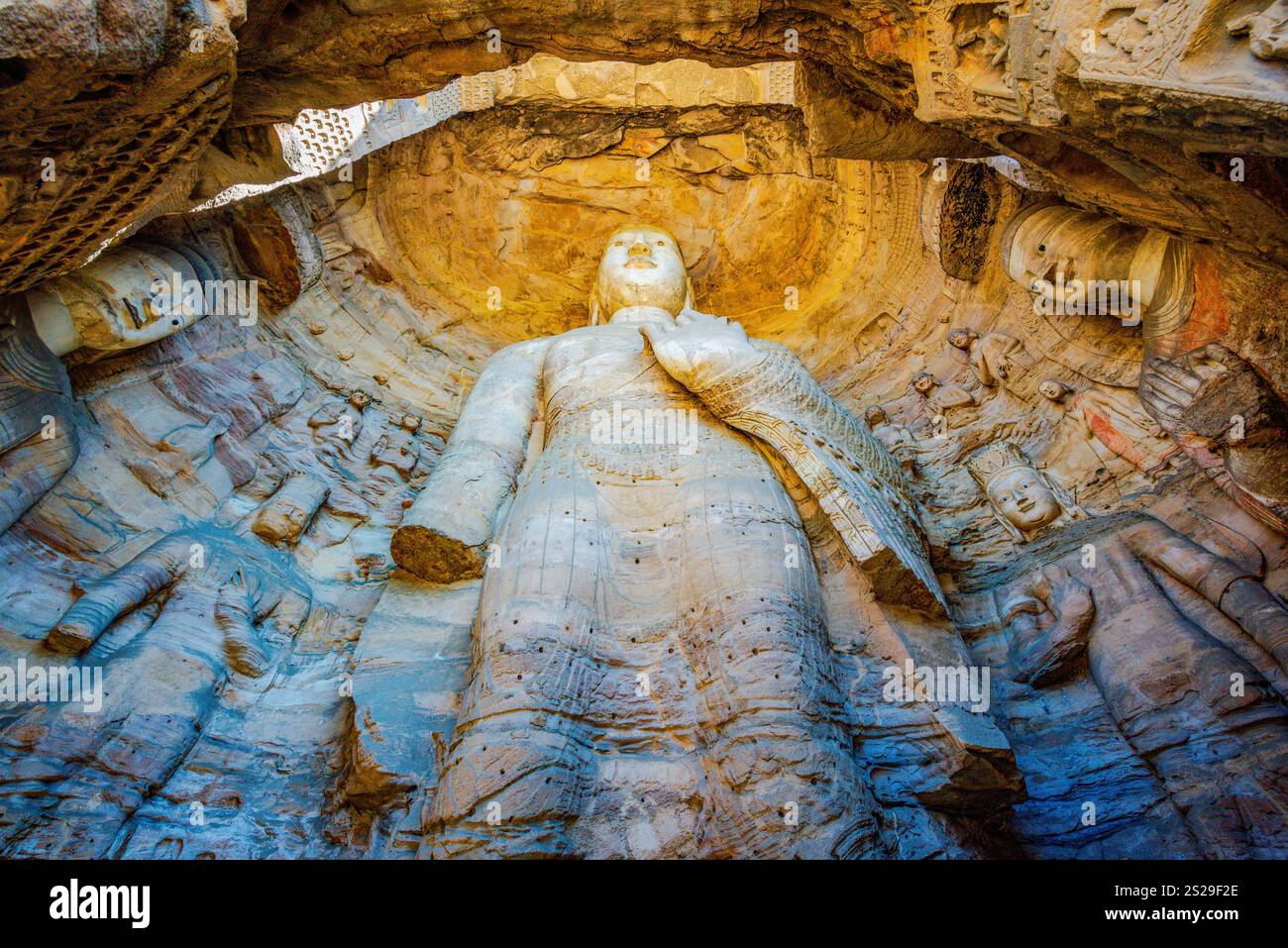 Giant Buddha statue at Yungang Grottoes in Datong, Shanxi Stock Photo ...