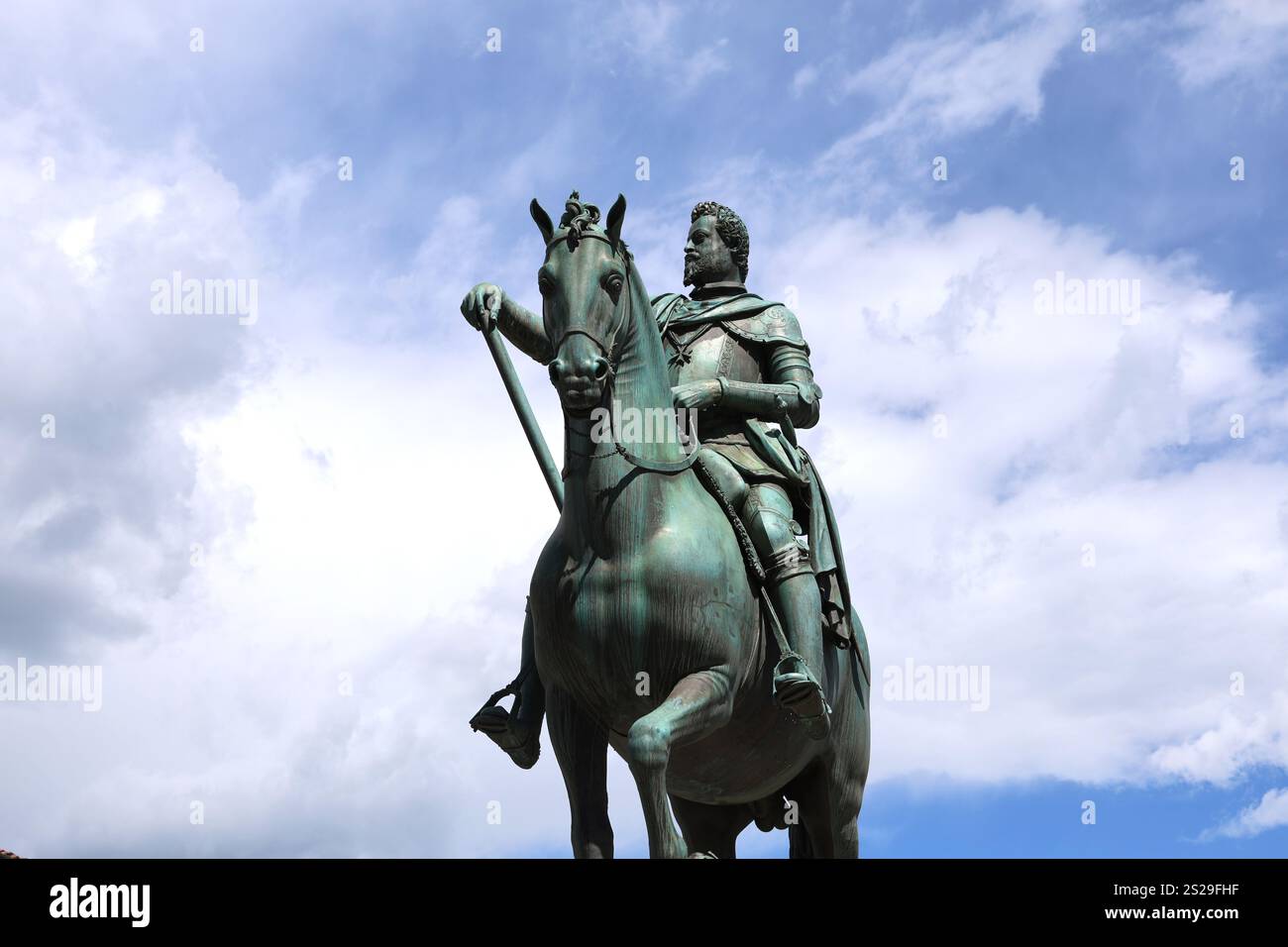 Equestrian statue ferdinand medici hi-res stock photography and images ...