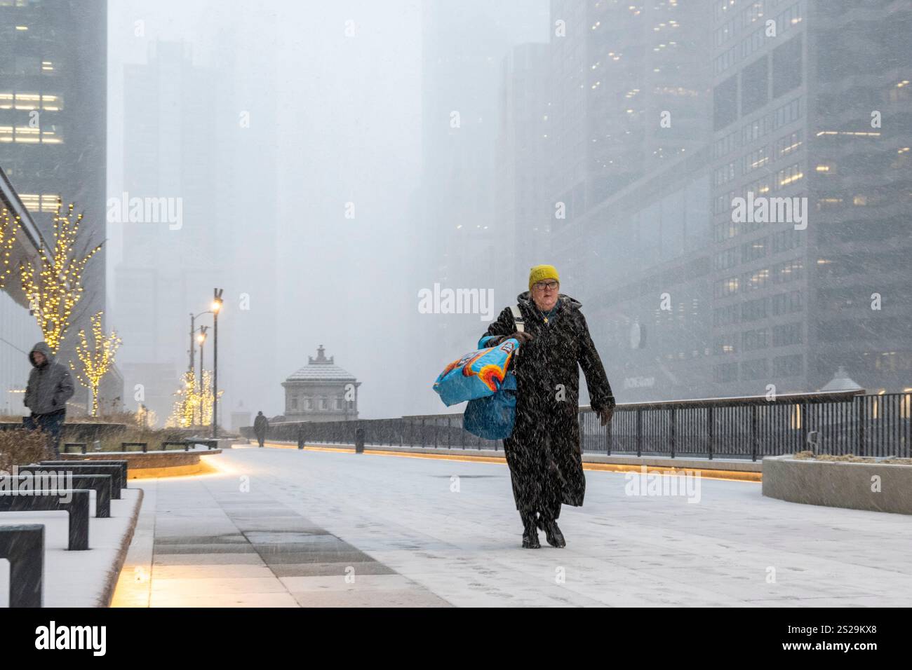 Chicago, USA. 6 January 2025. Office workers en route to Union Station ...