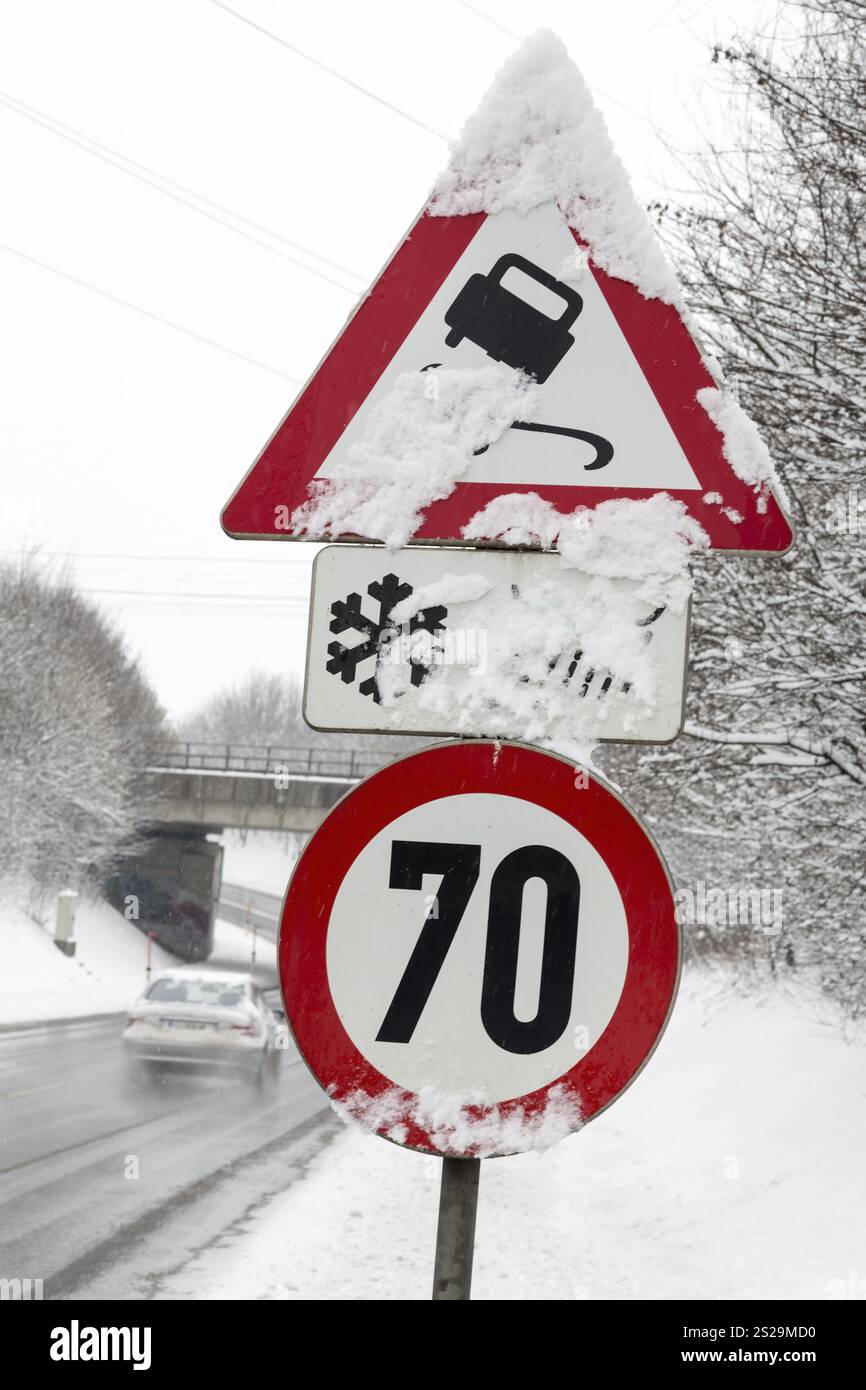 Traffic signs and fresh snow, symbolic photo for winter weather ...