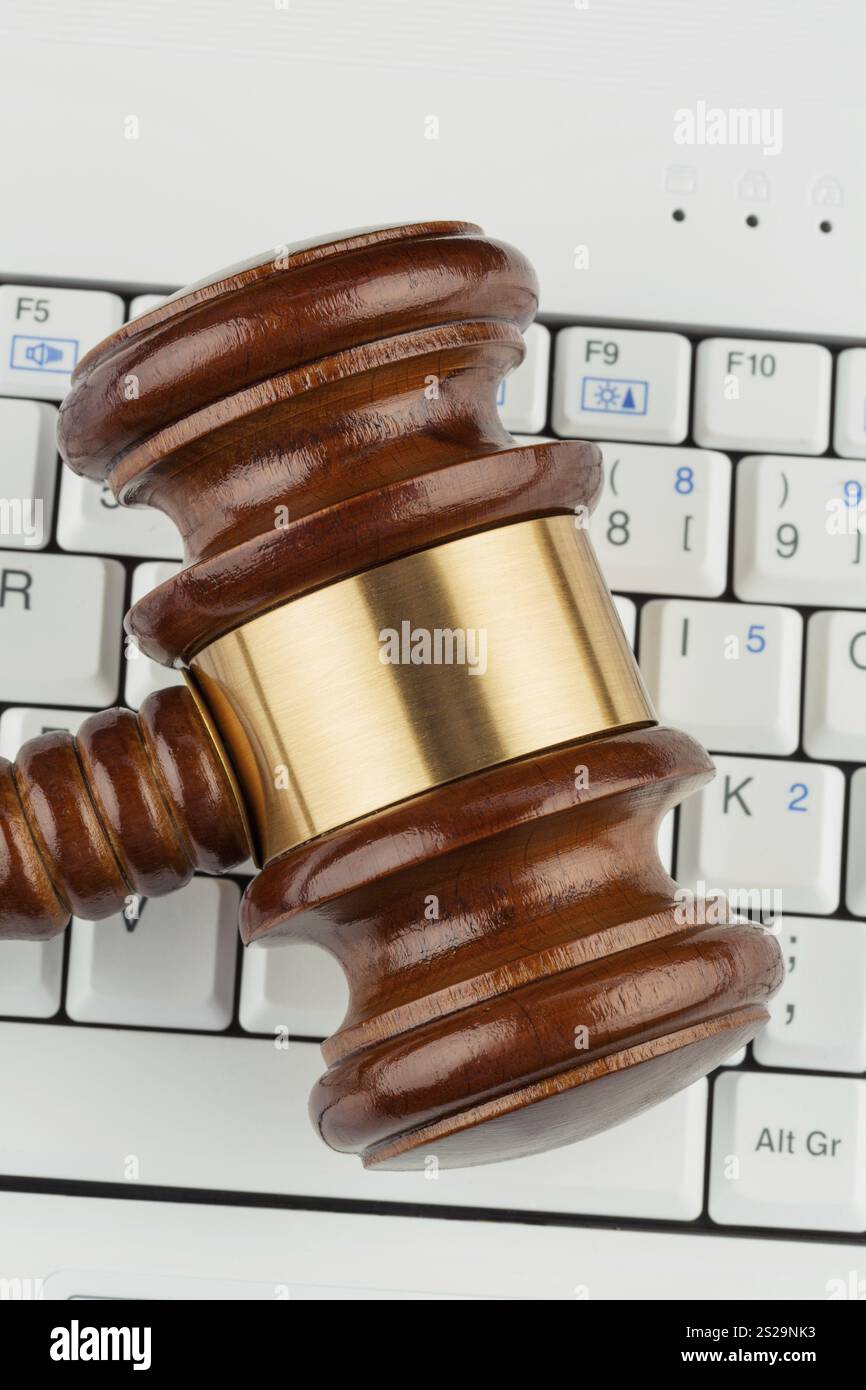 Judge's hammer on computer keyboard, symbolic photo for e-commerce and ...