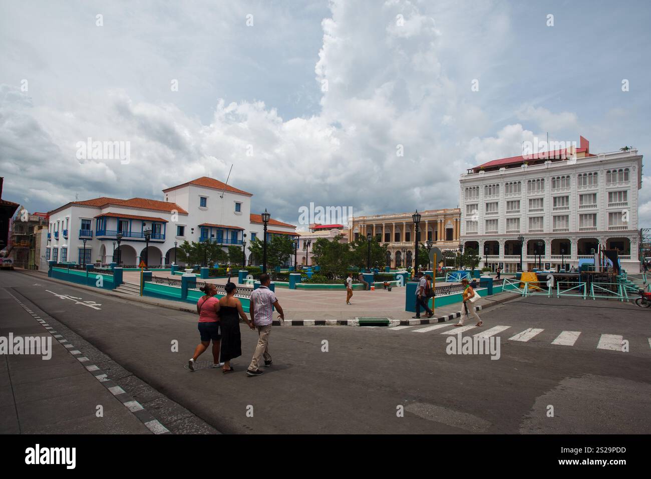 The city hall (ayuntamiento) and the historical buildings around Parque ...