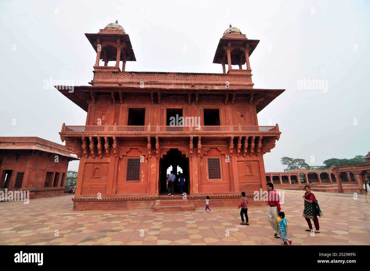 The Diwan-i-khass building in the historical Mughal town of Fatehpur ...