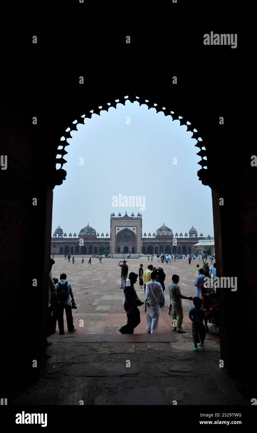 A view of the Jama Masjid courtyard from the Buland Darwaza gate in ...