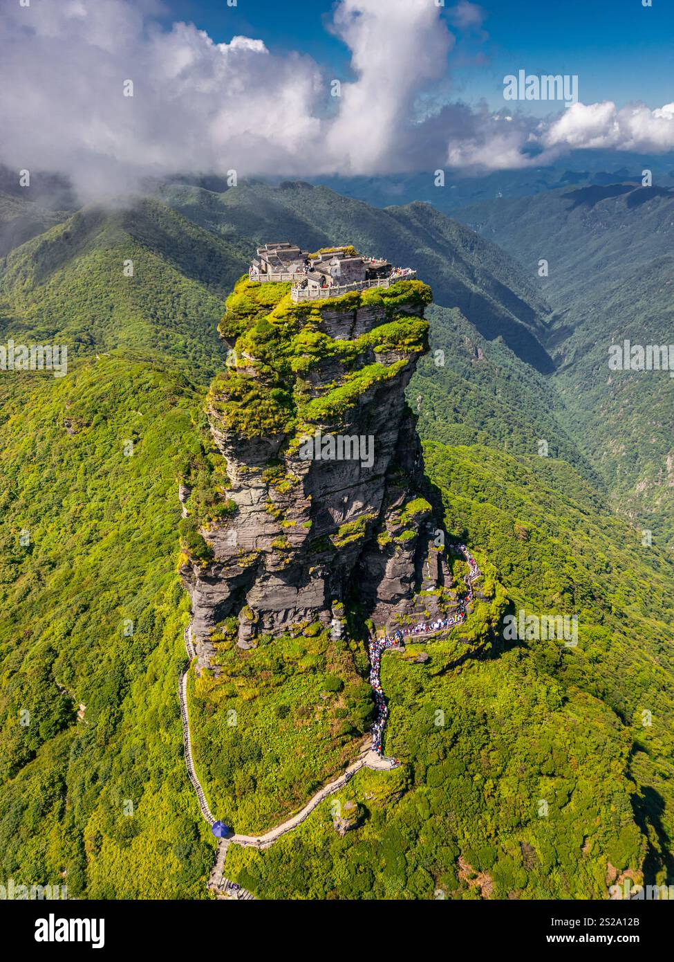Fanjingshan China : Fanjingshan new gold summit scenery and valley view ...