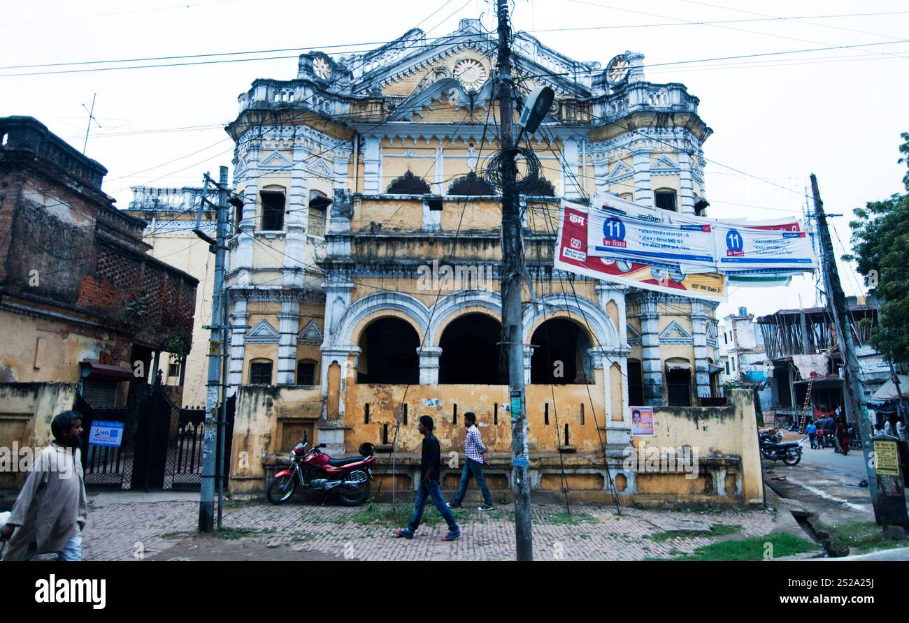 Beautiful old colonial buildings in Lucknow, India Stock Photo - Alamy