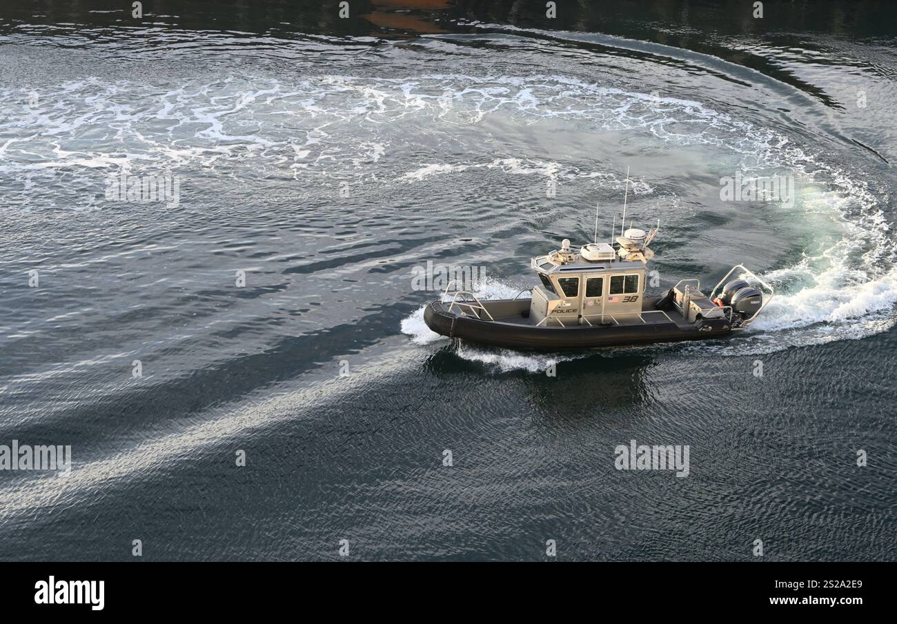 Port of Los Angelas police water vessel creating a wake Stock Photo - Alamy