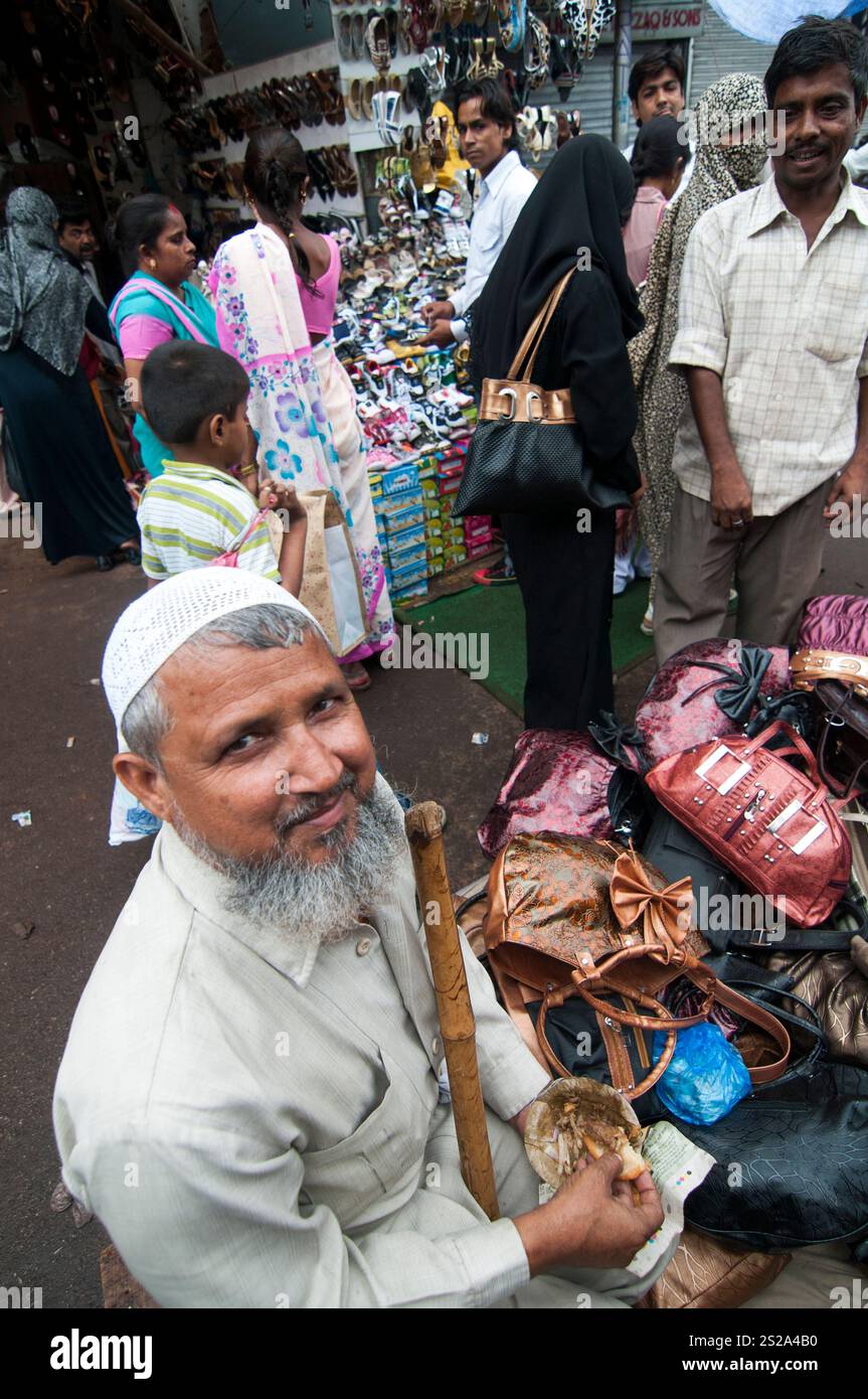 The vibrant street markets in Lucknow, Uttar Pradesh, India Stock Photo ...