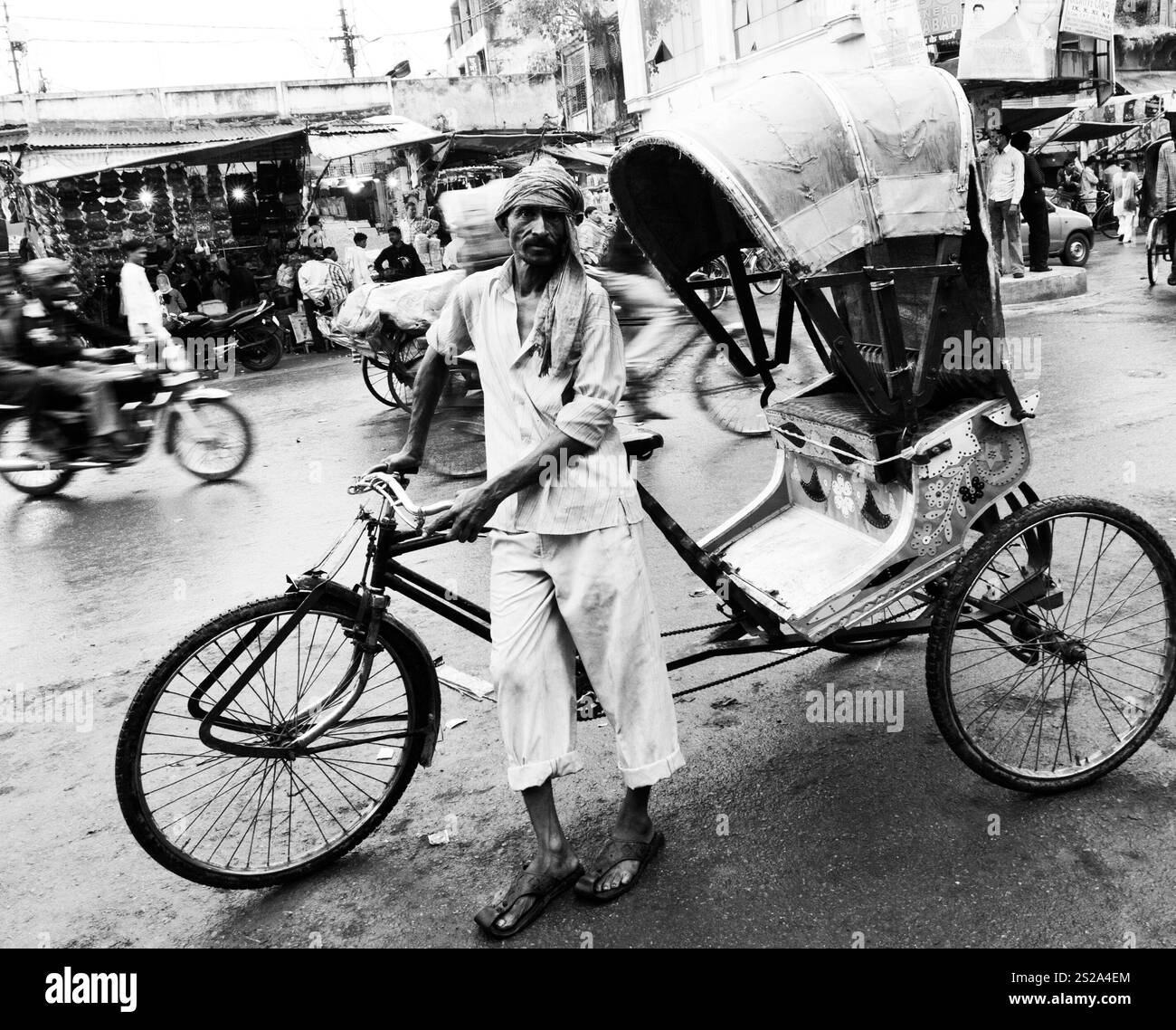 Cycle rickshaws in the old city centre in Lucknow, Uttar Pradesh, India ...