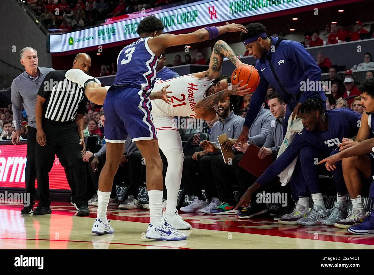 Houston guard Emanuel Sharp (21) tries to stay in bounds while defended ...