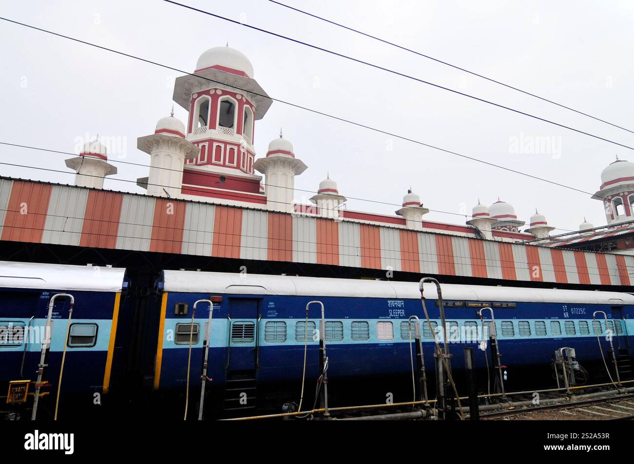 A train at the Lucknow railway station, Uttar Pradesh, India Stock ...