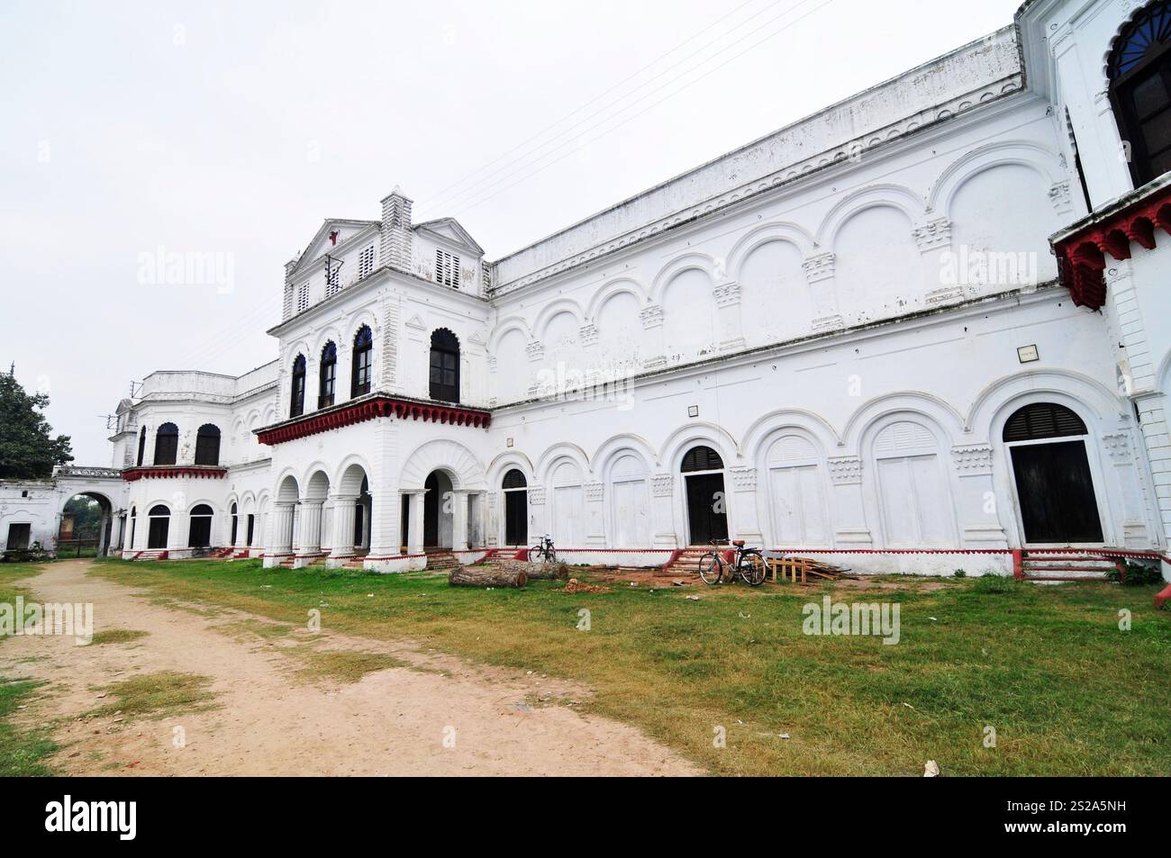 Gate to the Raj Sadan complex in Ayodhya, Uttar Pradesh, India Stock ...
