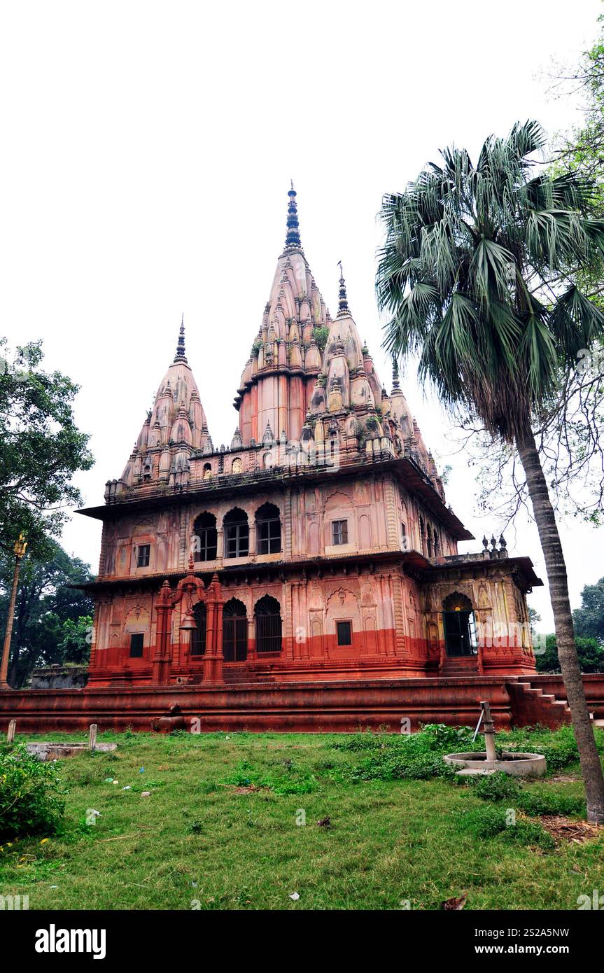 An abandoned Hindu temple ( Mani Parvat ? ) in Ayodhya, Uttar Pradesh ...