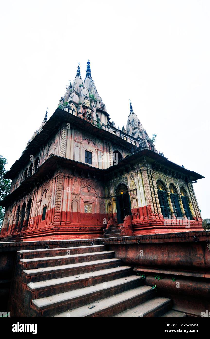 An abandoned Hindu temple ( Mani Parvat ? ) in Ayodhya, Uttar Pradesh ...