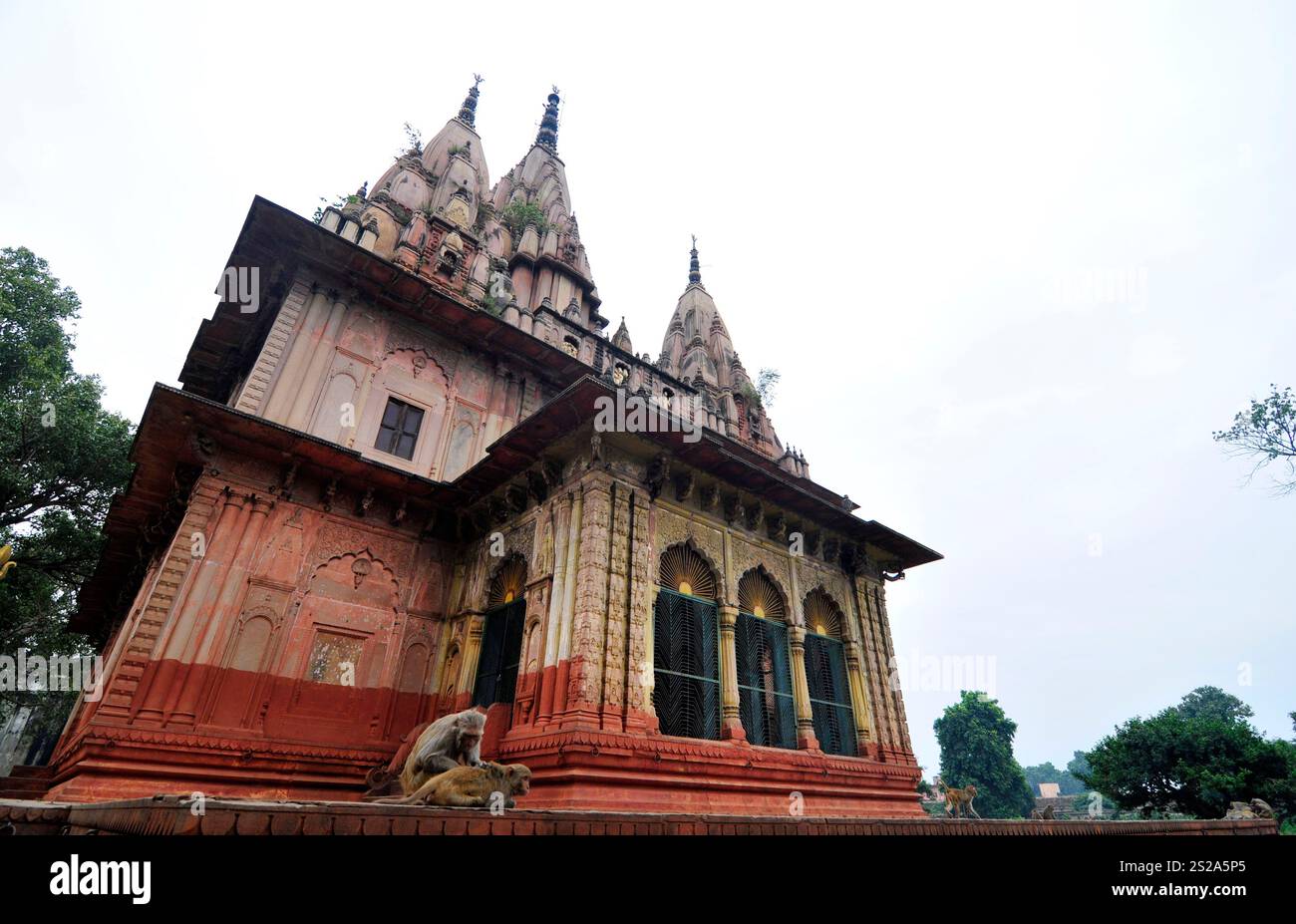 An abandoned Hindu temple ( Mani Parvat ? ) in Ayodhya, Uttar Pradesh ...
