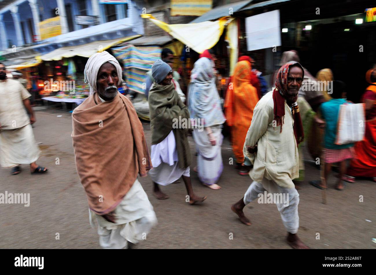 Pilgrims walk between Hindu temples in the city of Ayodhya, India Stock ...