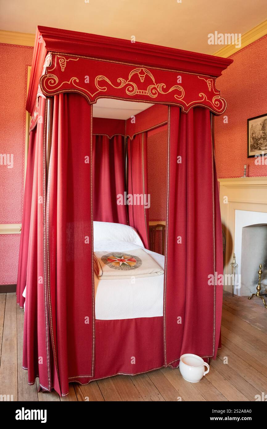 Williamsburg, VA USA - December 18, 2017: Red canopy bed in bedroom at ...