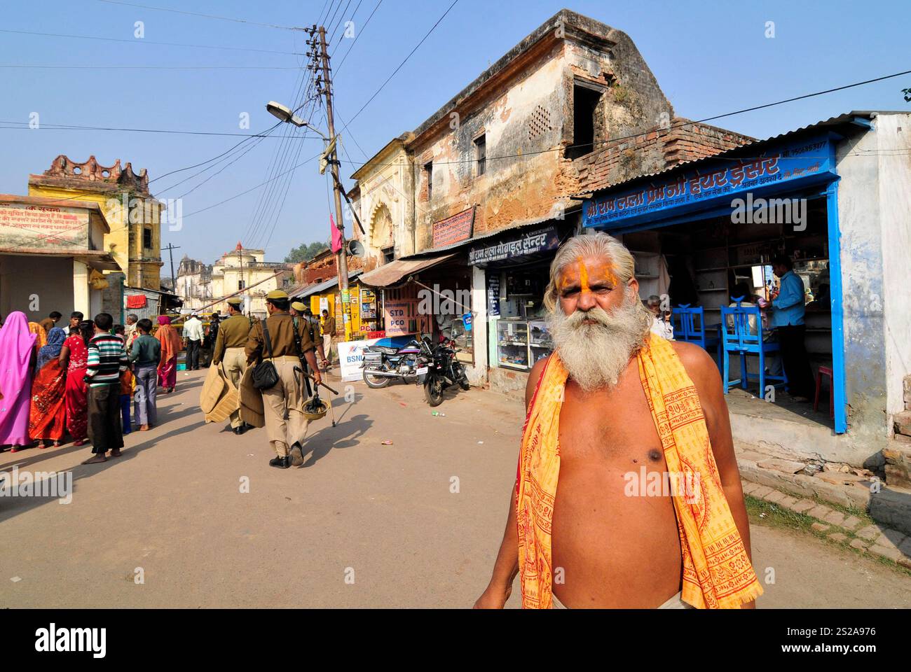 Walking through the streets of Ayodhya, Uttar Pradesh, India Stock ...