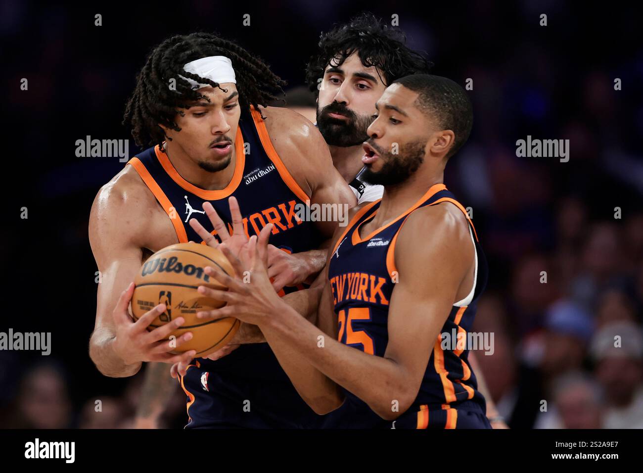 New York Knicks center Jericho Sims, left, hands off the ball to Mikal ...