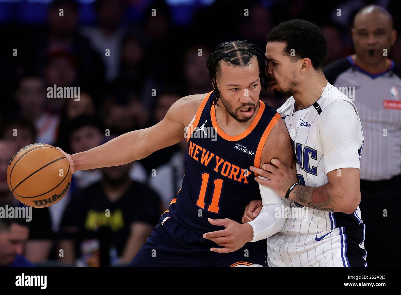 New York Knicks guard Jalen Brunson (11) drives to the basket against ...
