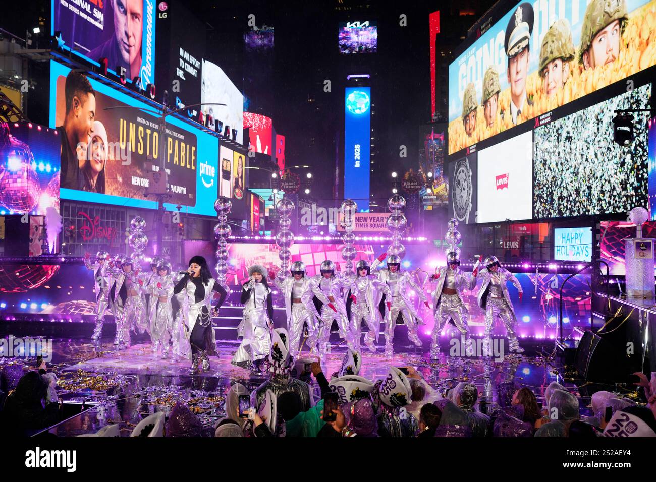 TLC perform during the Times Square New Year's Eve celebration on ...