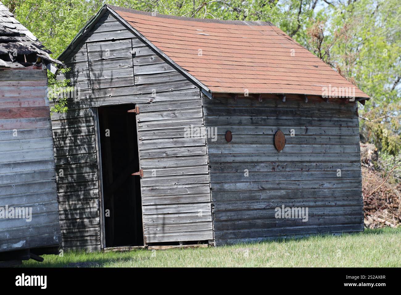 abandoned wooden vintage farm building set aside Stock Photo - Alamy