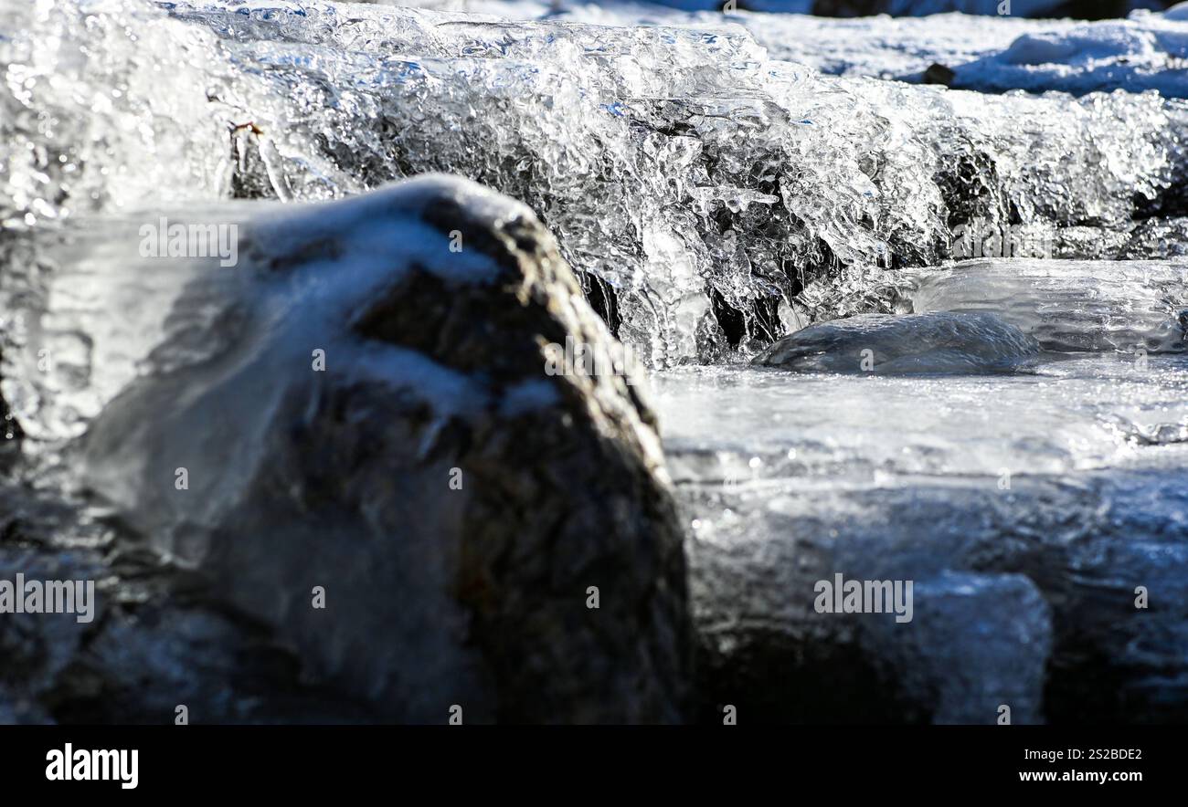 Water flows over rocks ice hi-res stock photography and images - Alamy