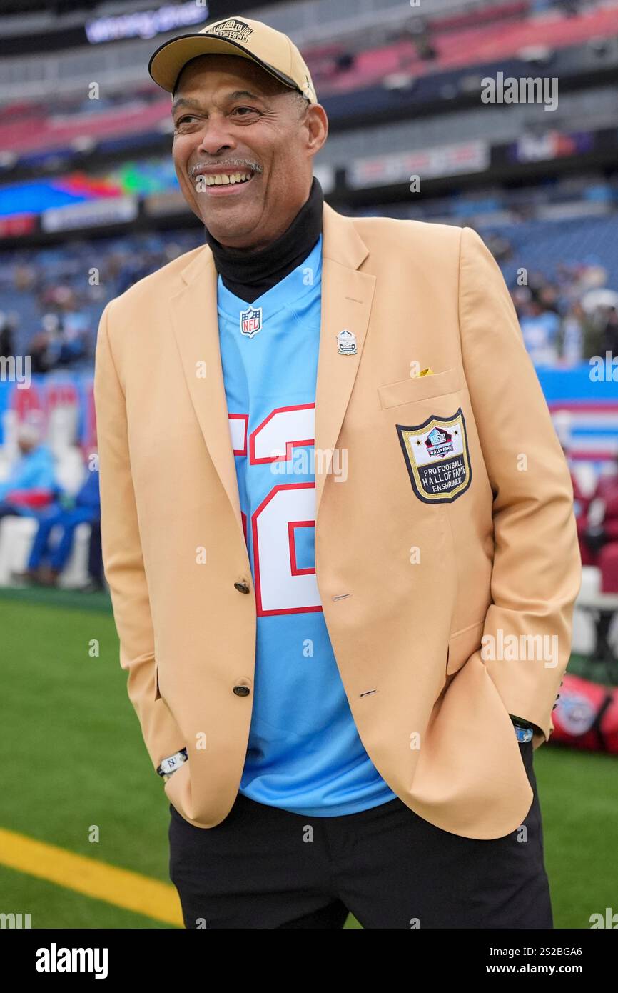 Former Houston Oilers hall of fame linebacker Robert Brazile visits the ...