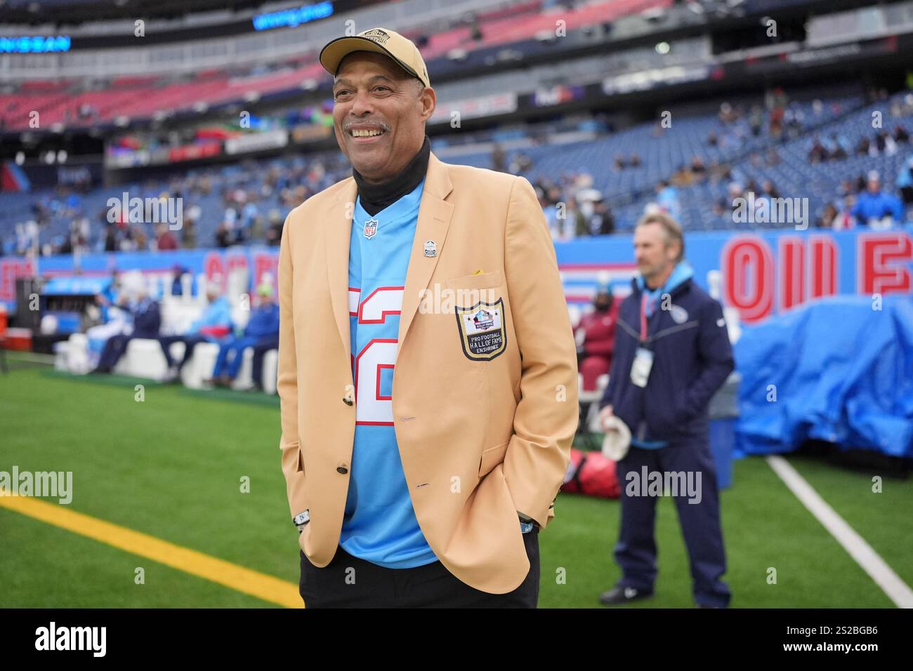 Former Houston Oilers hall of fame linebacker Robert Brazile visits the ...