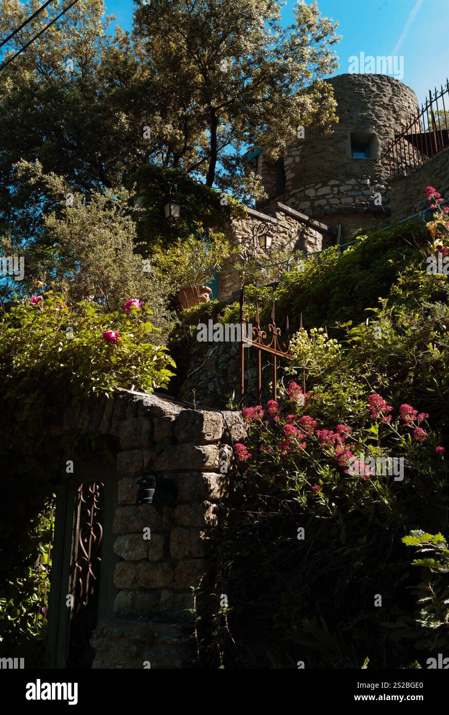 Garden with turret in the village of Ménerbes, Provence, France Stock ...