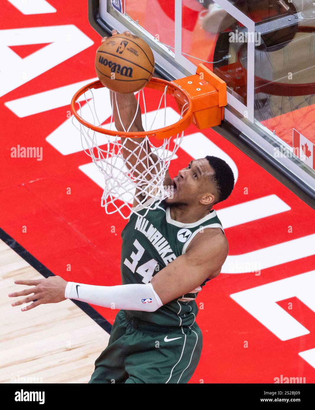 Giannis antetokounmpo bucks 2025 hi-res stock photography and images ...