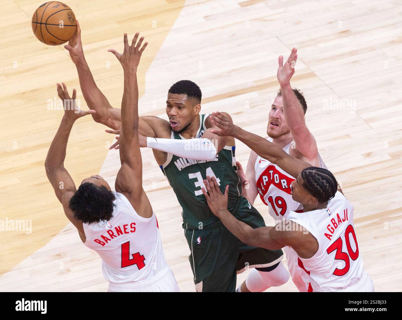 (250107) -- TORONTO, Jan. 7, 2025 (Xinhua) -- Giannis Antetokounmpo (2nd L) of Milwaukee Bucks ...