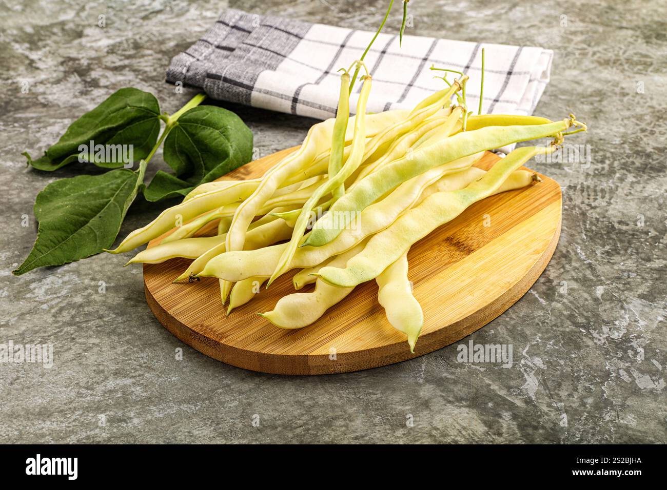 Raw green bean strings heap for cooking Stock Photo - Alamy