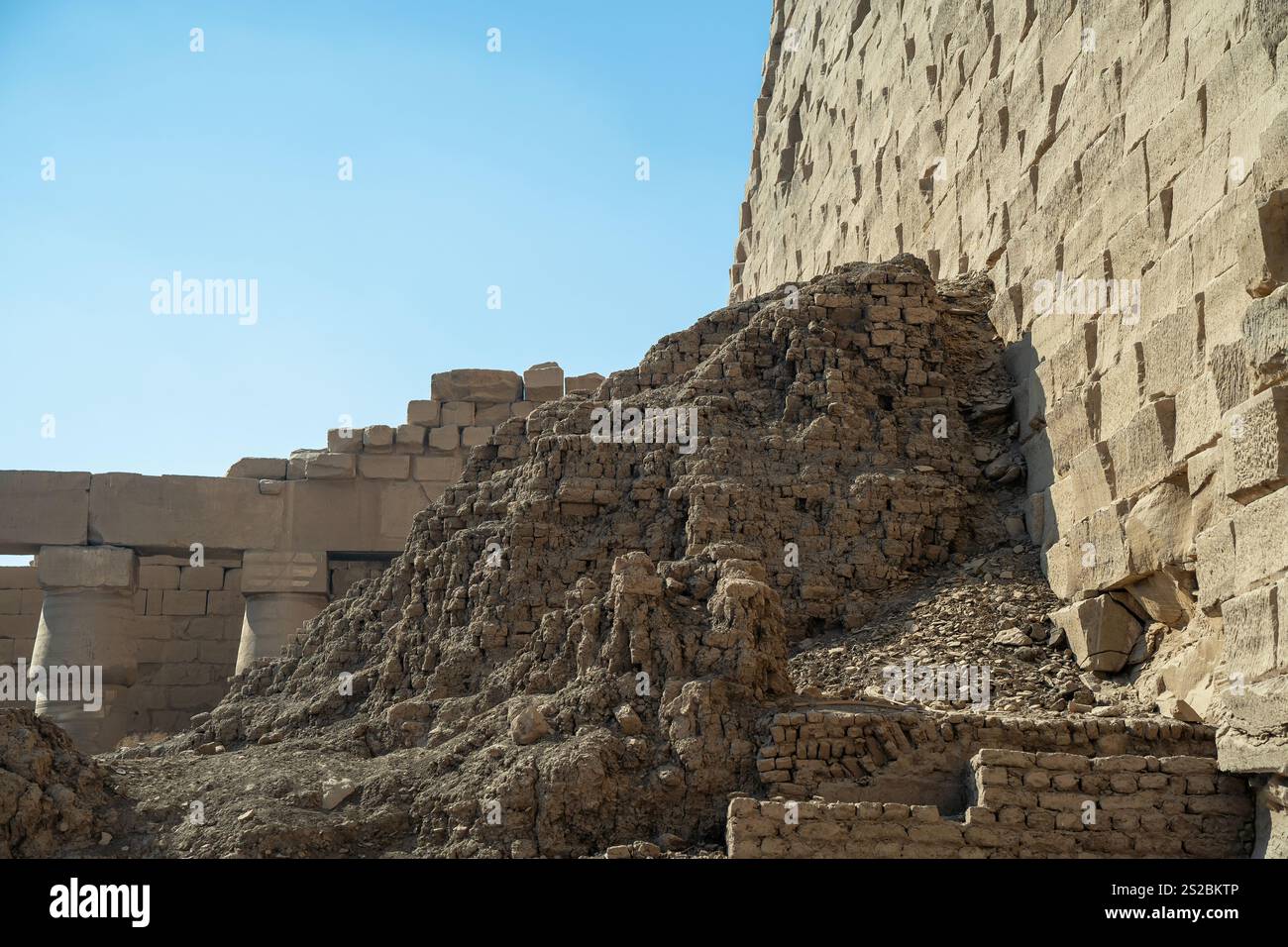 Ancient Egyptian brick block wall destroyed in Luxor Stock Photo - Alamy