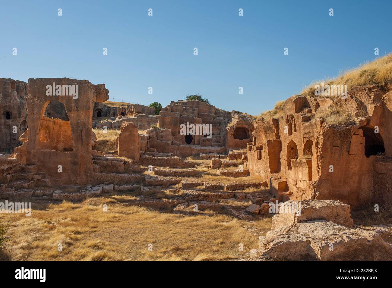 Excavations in Dara, the last southern fortress of the Byzantine ...