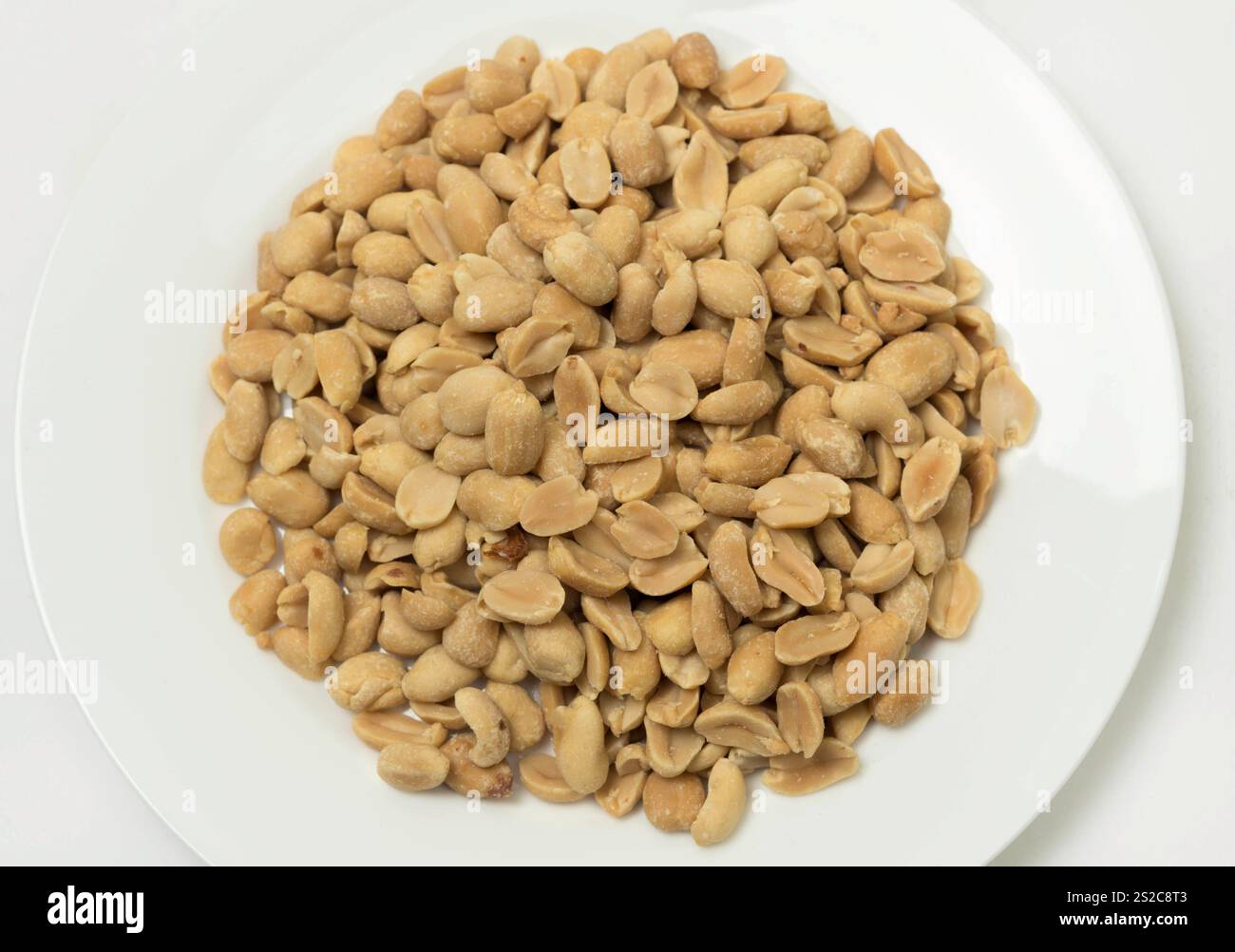 DEU , DEUTSCHLAND : Erdnuesse Erdnüsse , 30.12.2024 DEU , GERMANY ...