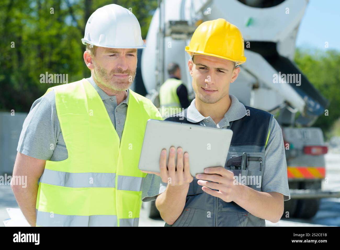 Using a tablet on construction site hi-res stock photography and images ...