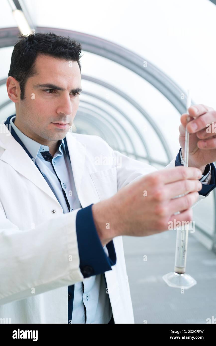 Clinician working in laboratory hi-res stock photography and images - Alamy