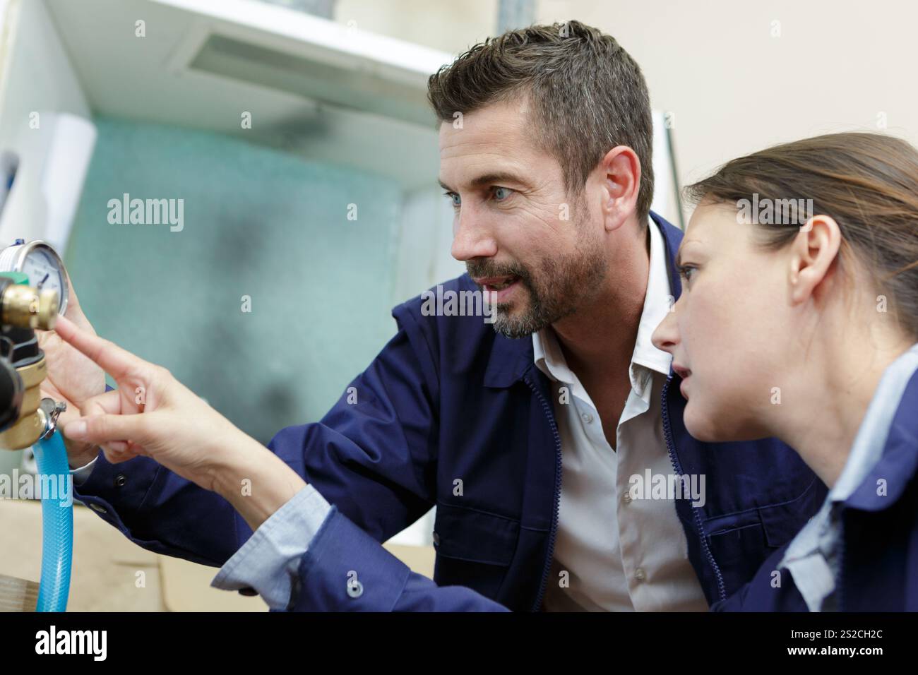 Refinery worker cut hi-res stock photography and images - Alamy