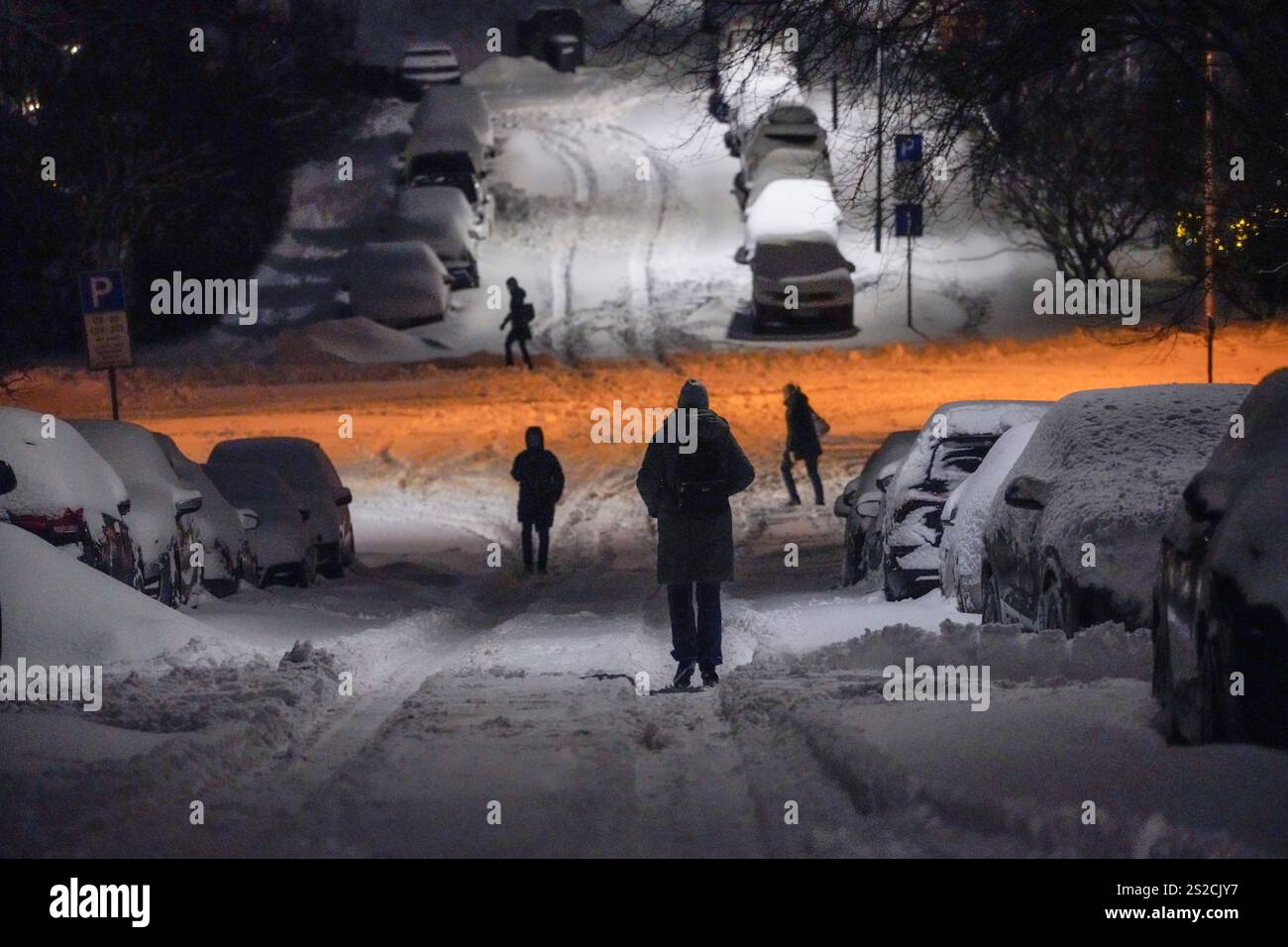 Oslo 20250107. People walk in the streets of Oslo. Large amounts of ...