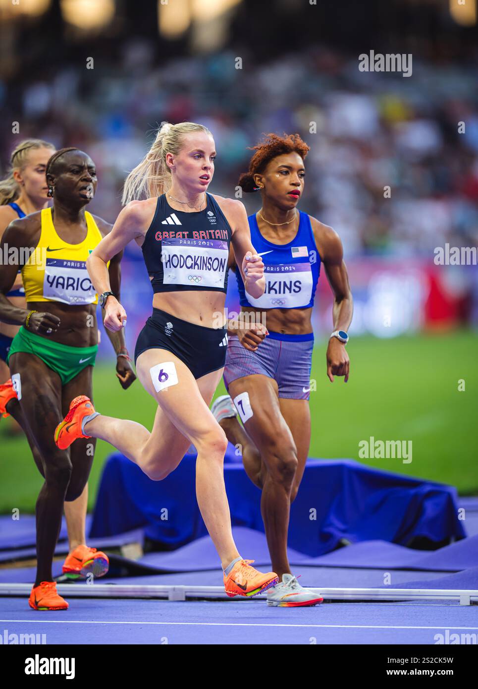 Keely Hodgkinson participating in the 800 meters at the Paris 2024 ...
