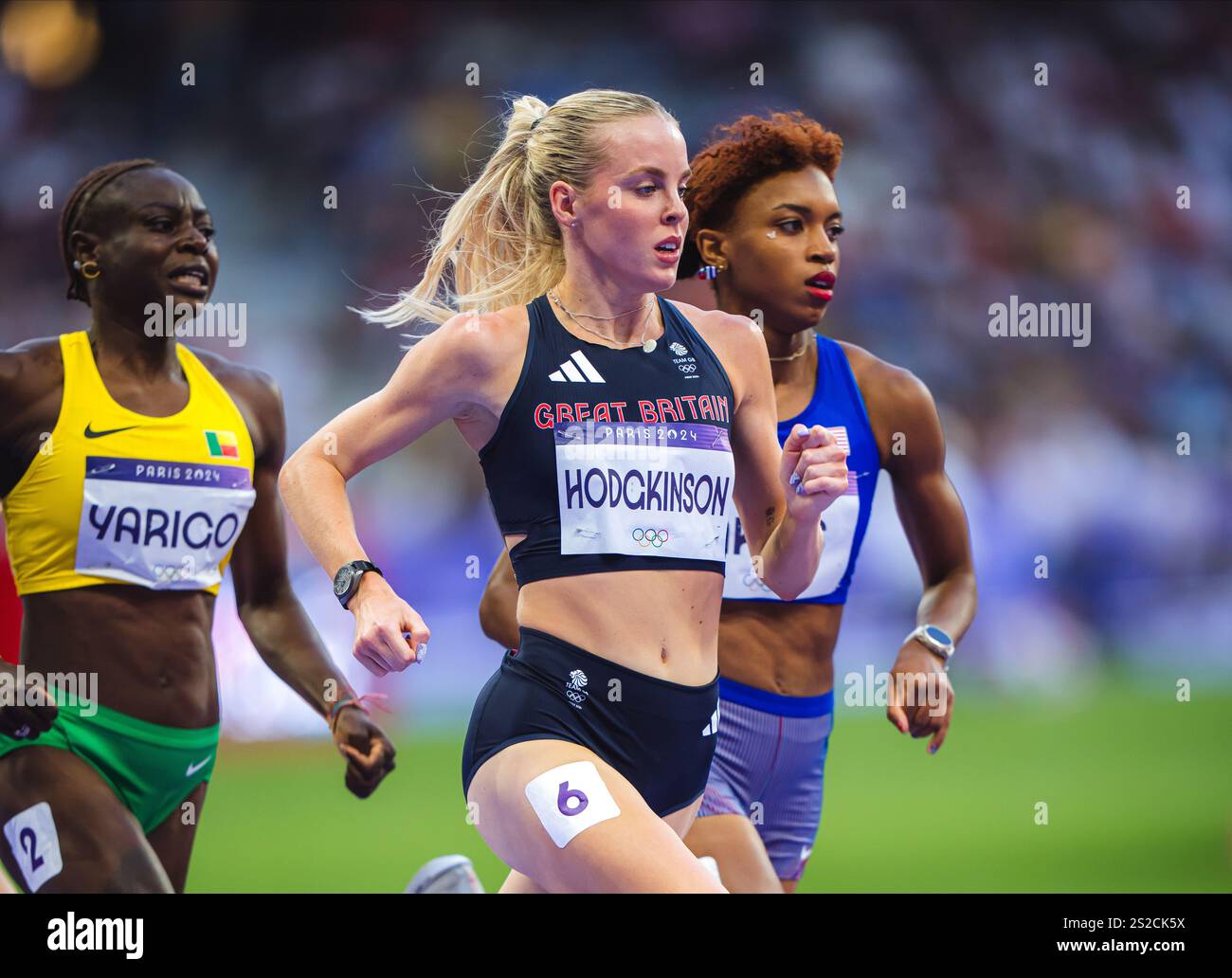 Keely Hodgkinson participating in the 800 meters at the Paris 2024 ...