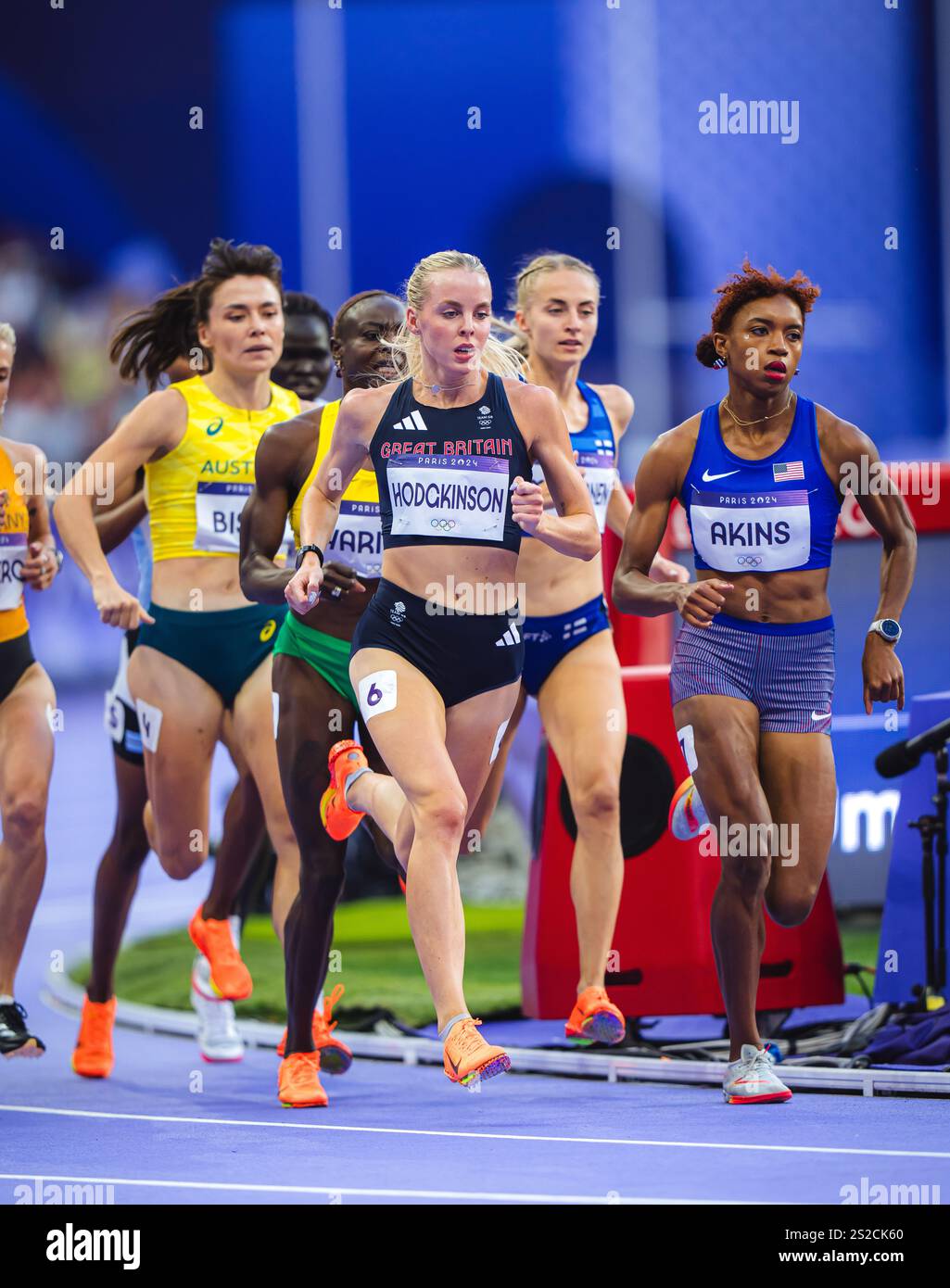 Keely Hodgkinson participating in the 800 meters at the Paris 2024 ...