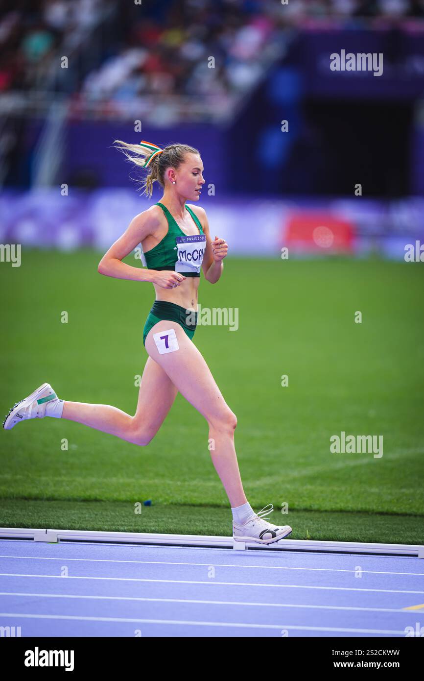 Jodie McCann participating in the 5000 metres at the Paris 2024 Olympic ...