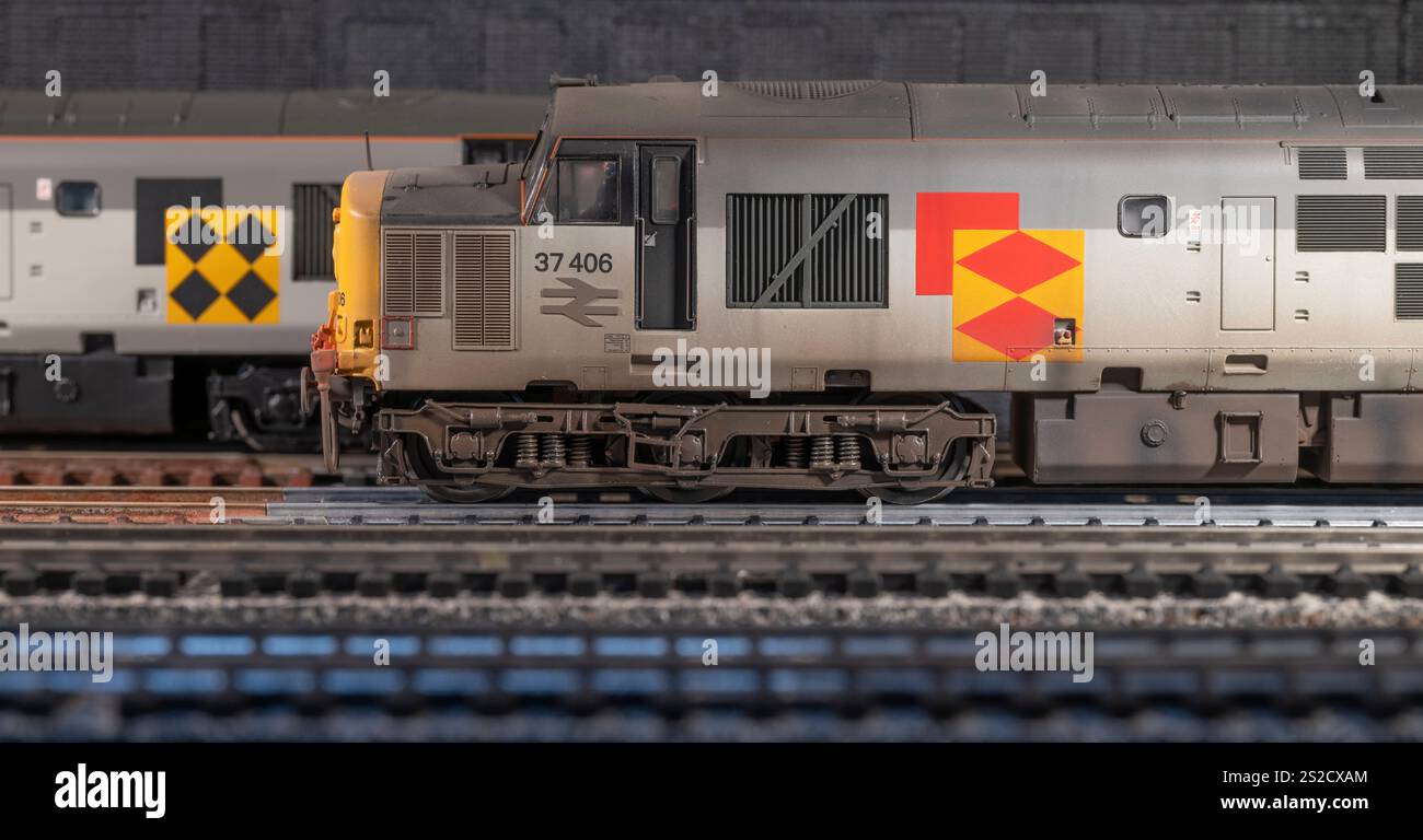 Class 37 diesel locomotive, Distribution Sector livery, 00 gauge scale ...