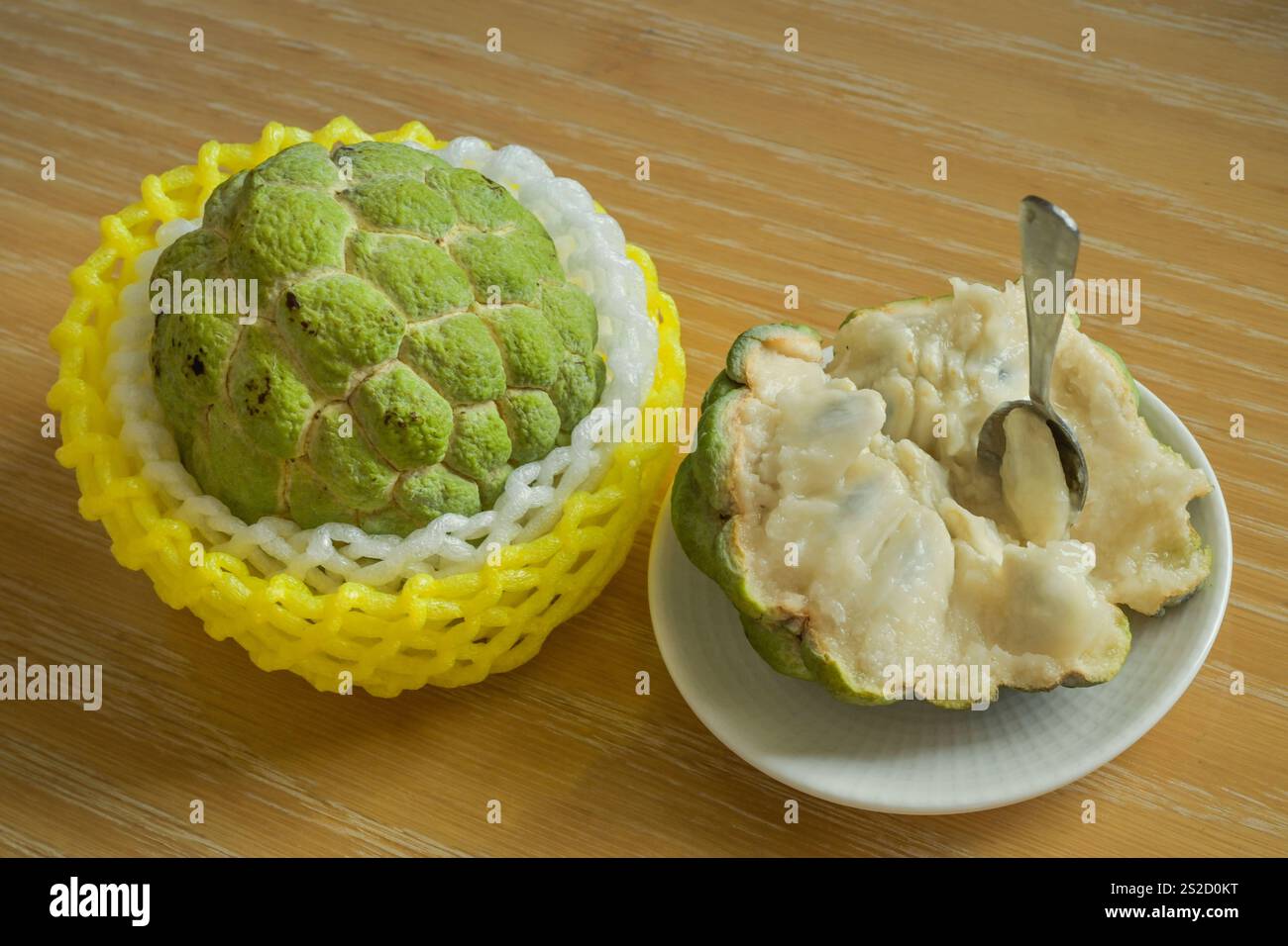 Frucht der Cherimoya Annona cherimola *** Fruit of the cherimoya Annona ...