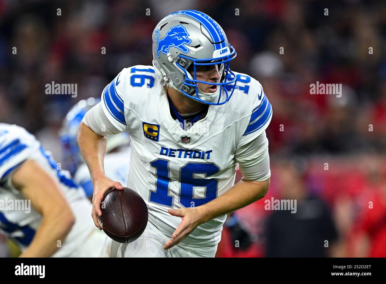 Detroit Lions quarterback Jared Goff (16) looks to hand off the ball ...