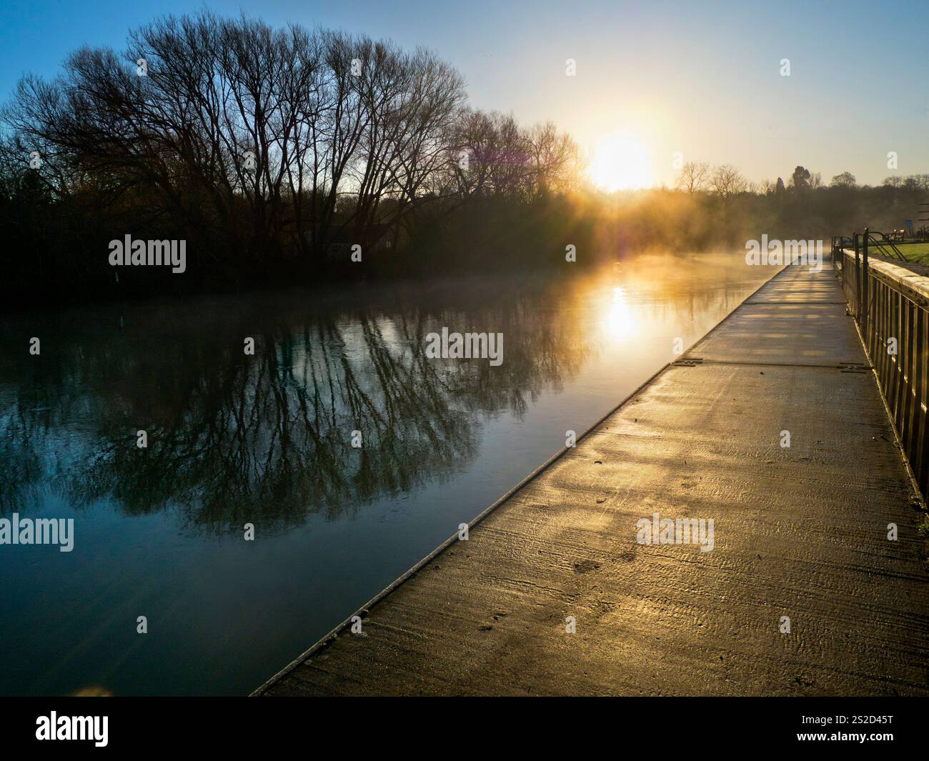A deserted Radley Boathouse jetty by the Thames on a bitter cold and ...