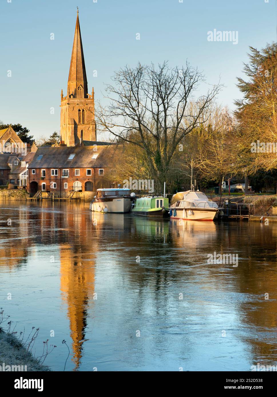 A fine view of the Thames at Abingdon on a glowing winter sunrise. We ...