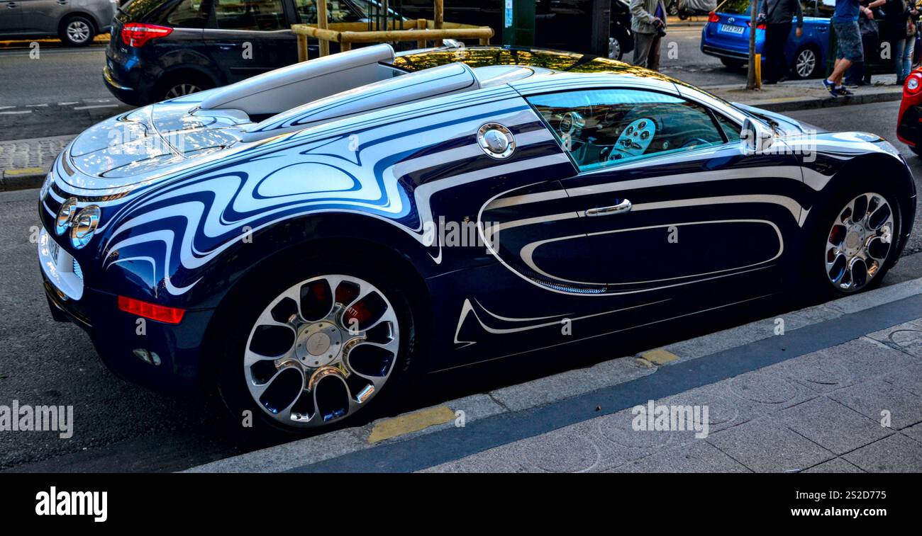 Paris, France - April 18th 2015 : Side view of the Bugatti Veyron "l'Or ...